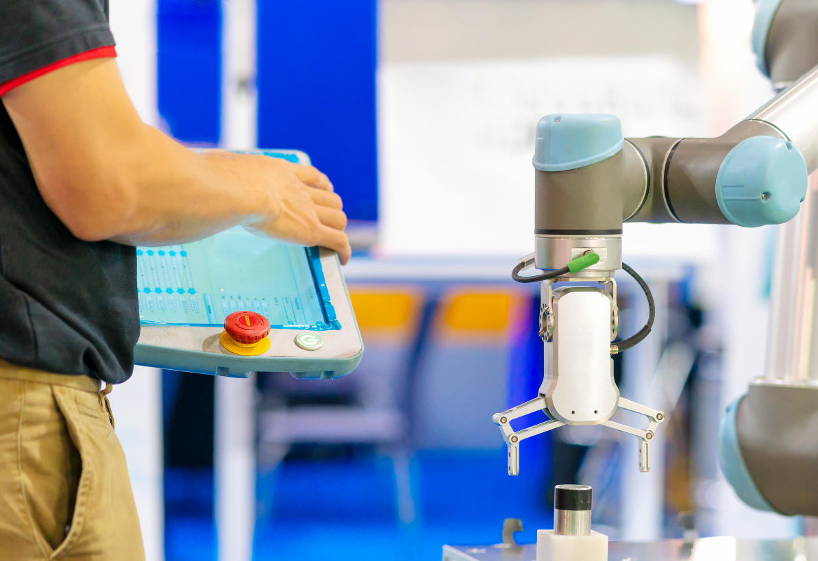 4 Challenges in Implementing Cobots 2025 - Qviro Blog