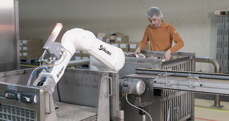 Cobot vs. Robot: 10 Key Differences - Qviro Blog