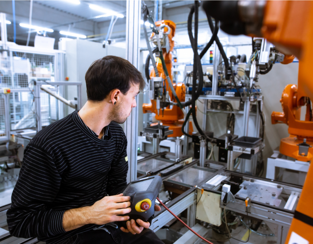 6 Ways How Cobots Help Workplace Safety - Qviro Blog