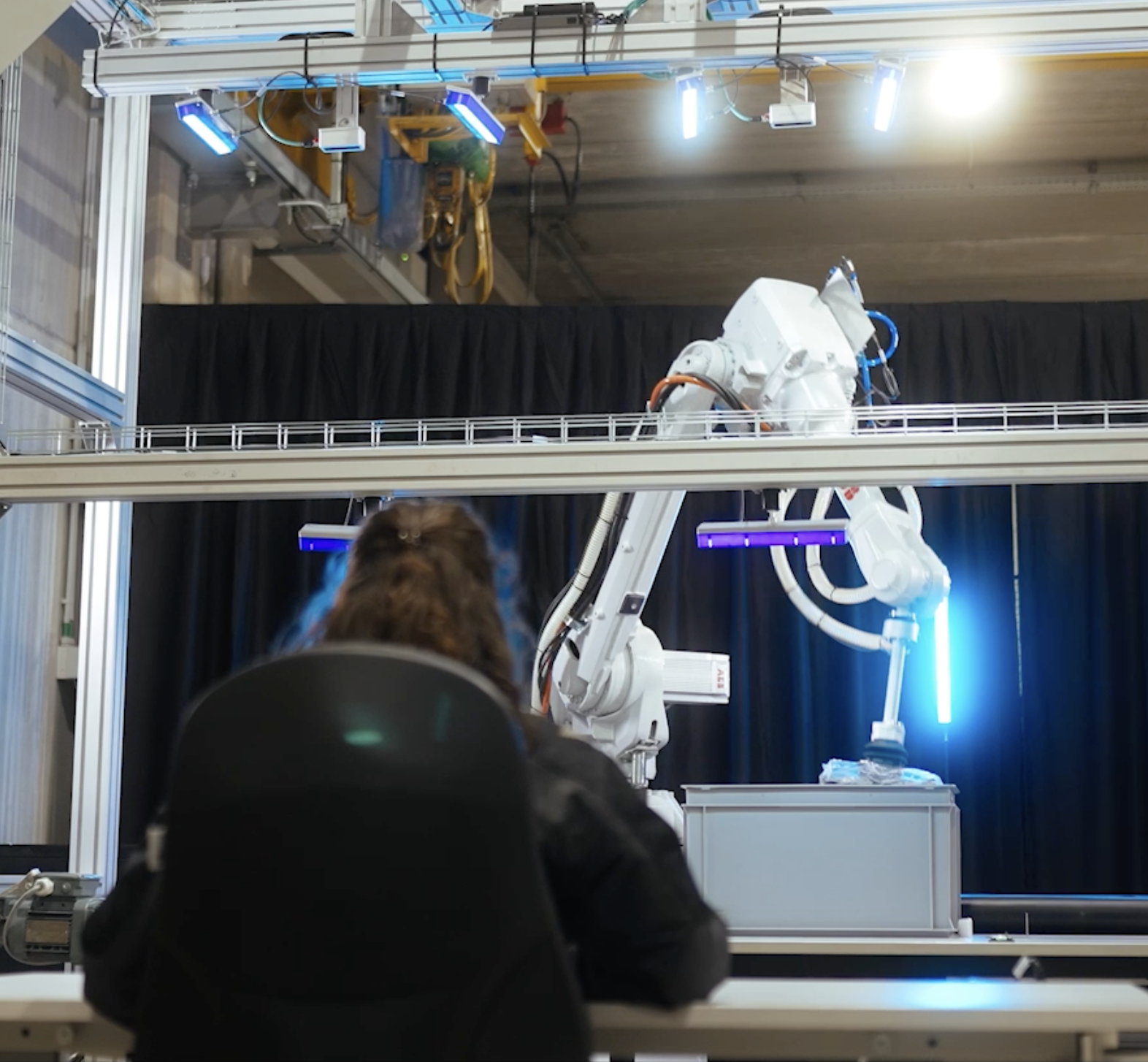 ABB Launches AI Robots for Faster Logistics - Qviro Blog