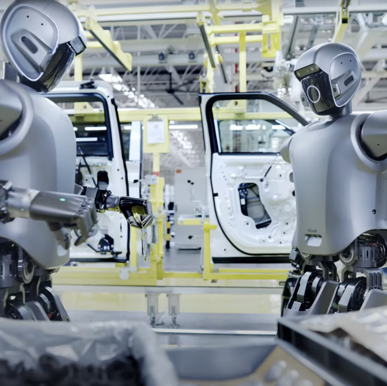Role of AMRs in Smart Factories 2025 - Qviro Blog